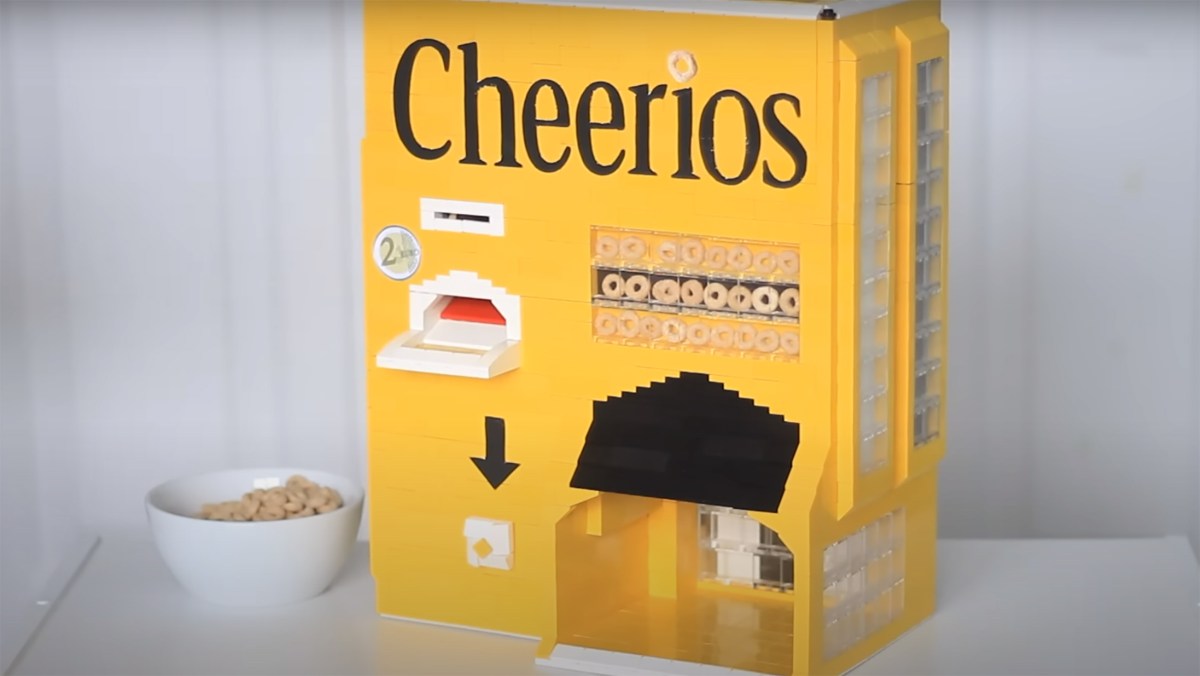 This Astonishing Custom LEGO Vending Machine Will Surely Wow You with ...