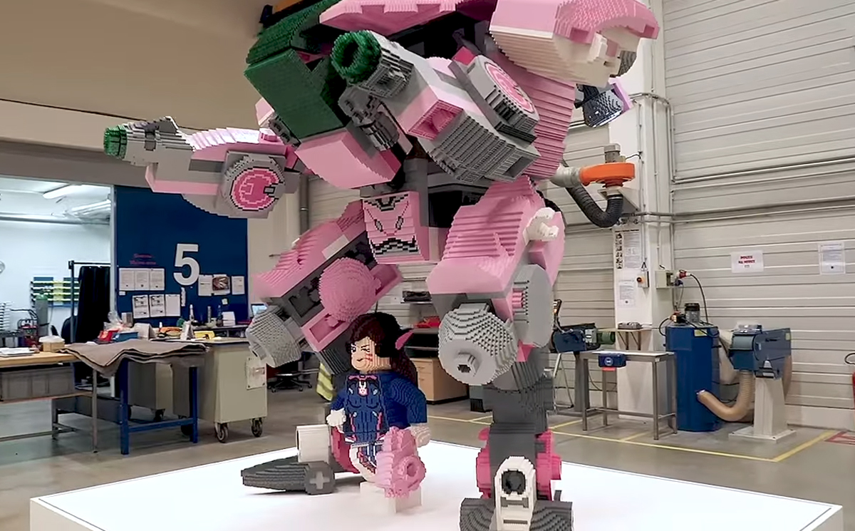 LEGO Overwatch D. Va and MEKA Statue Welcomes BlizzCon Attendees