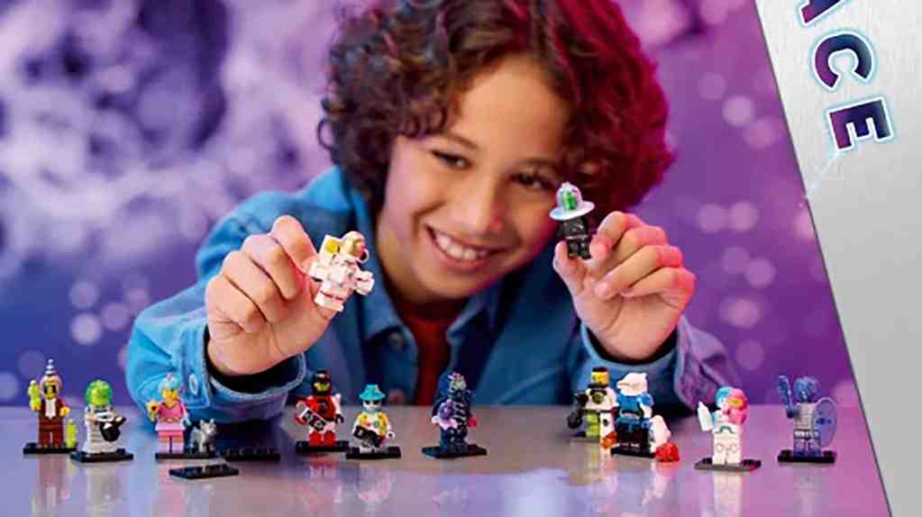 Take a Look at the LEGO Collectible Minifigures Series 26 | Explore 12 ...